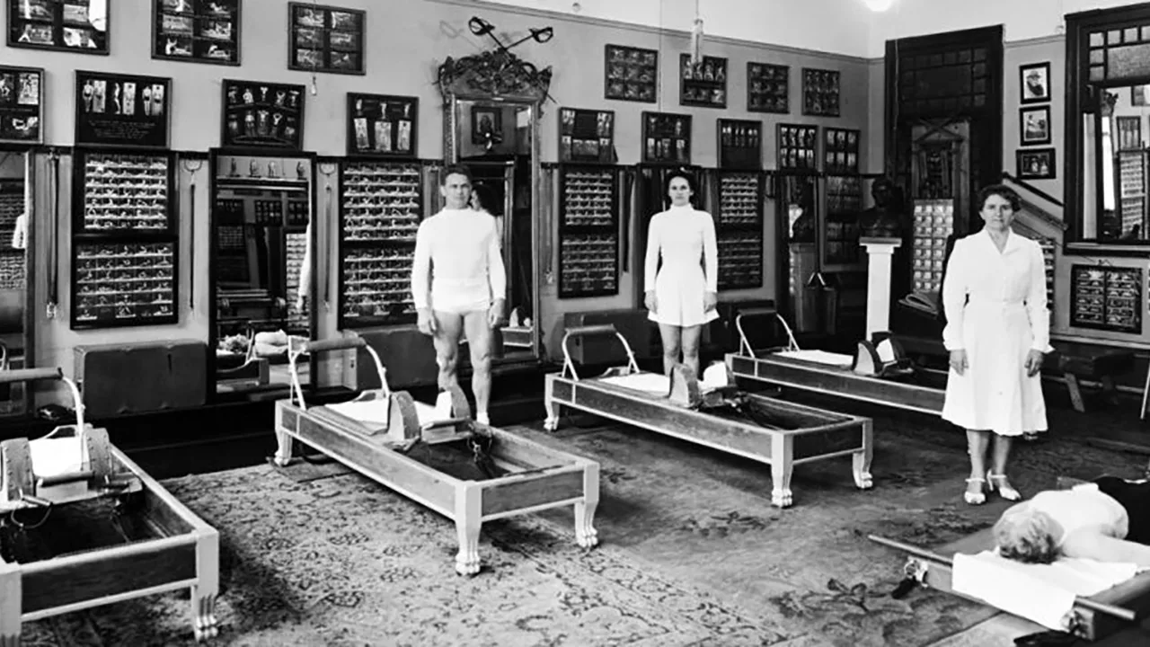 Evolutie van de Pilates Reformer: van originele ontwerpen tot moderne ...